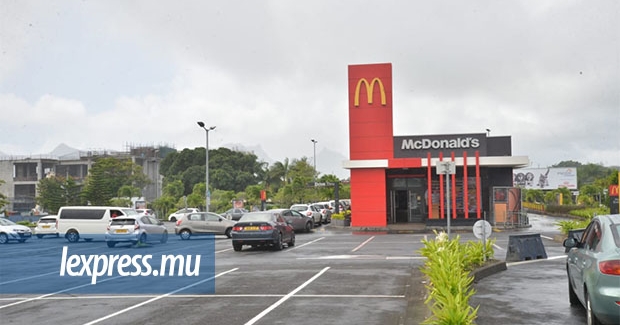 Le McDonald’s de Trianon cesse ses opérations de «drive-thru» pendant ...