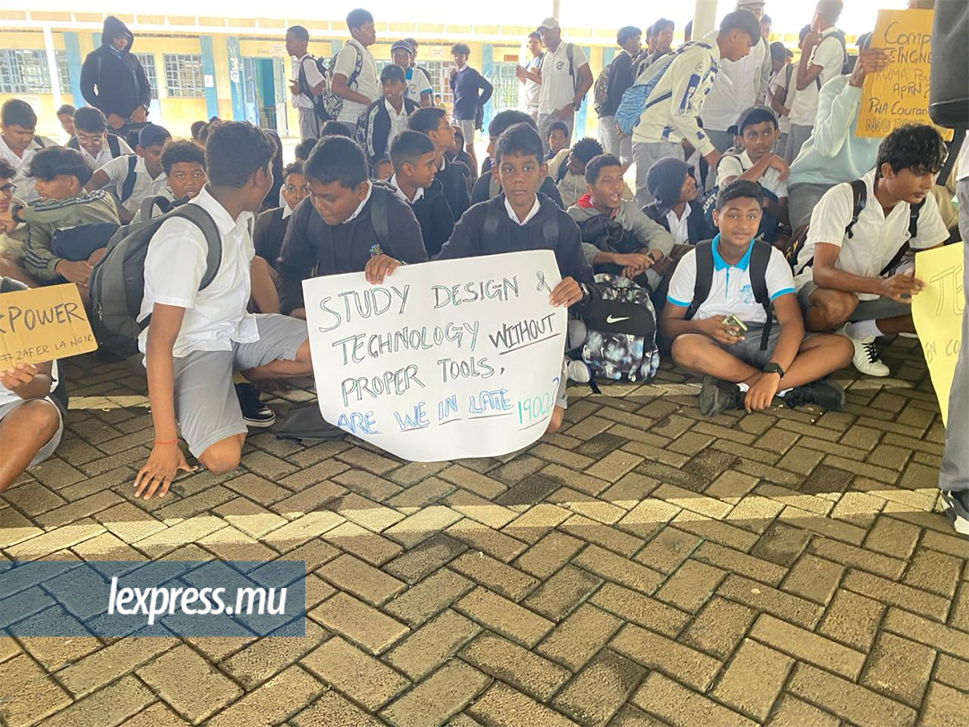 [En images] Manifestation au SSS Floréal : Pas d’électricité depuis ...
