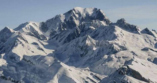 France: le survol à basse altitude du Mont-Blanc désormais interdit